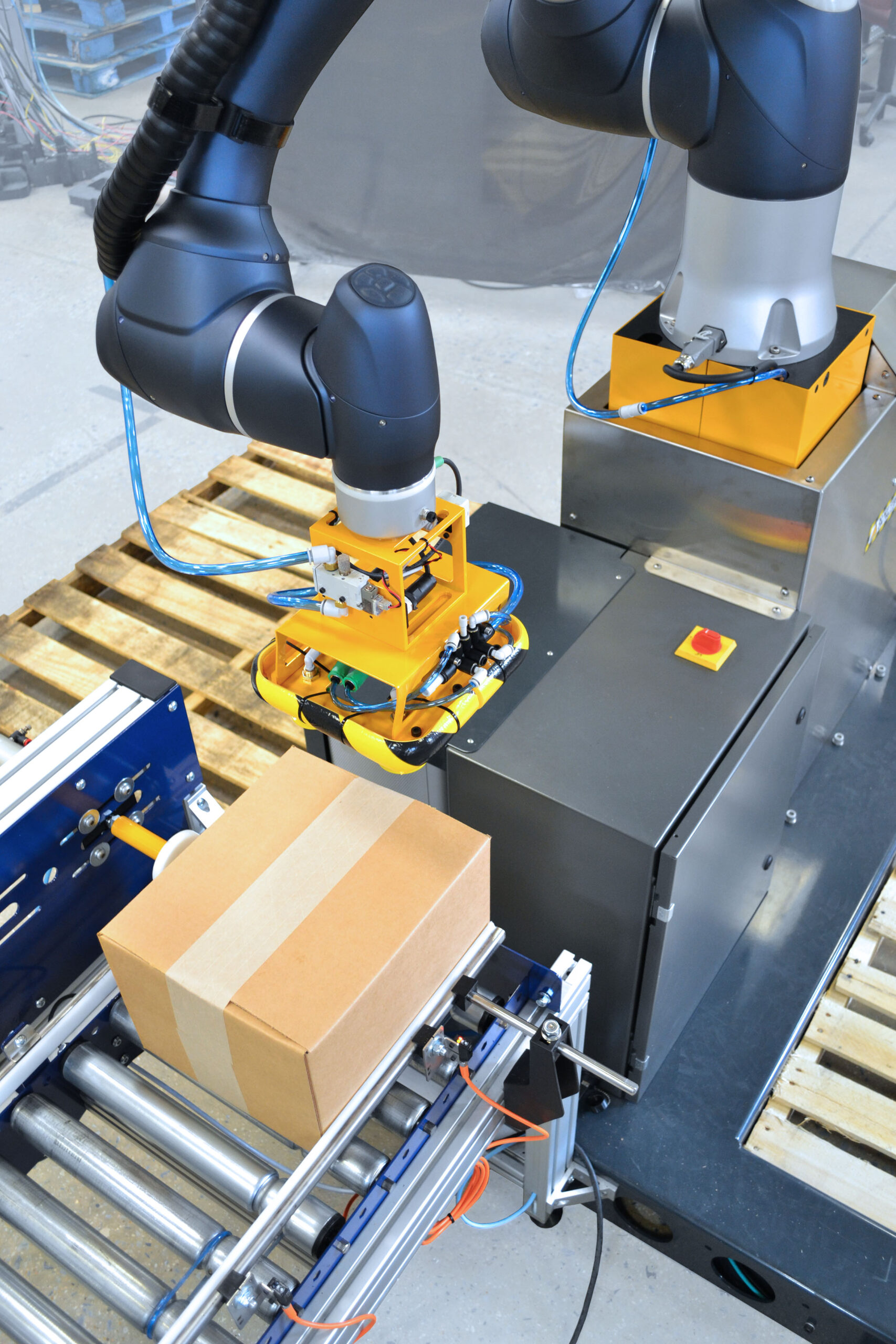 Robotic Palletizers for Material Handling & End-Line Packaging