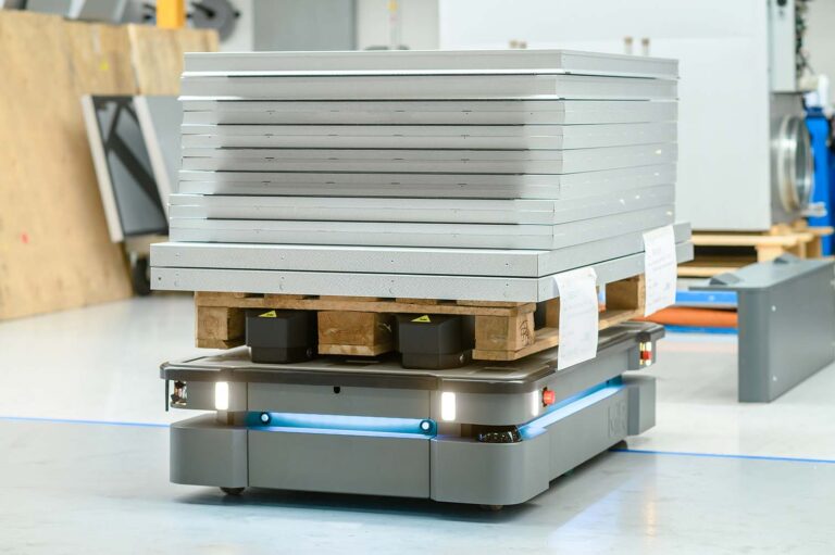 AMR Pallet Transport - ONExia